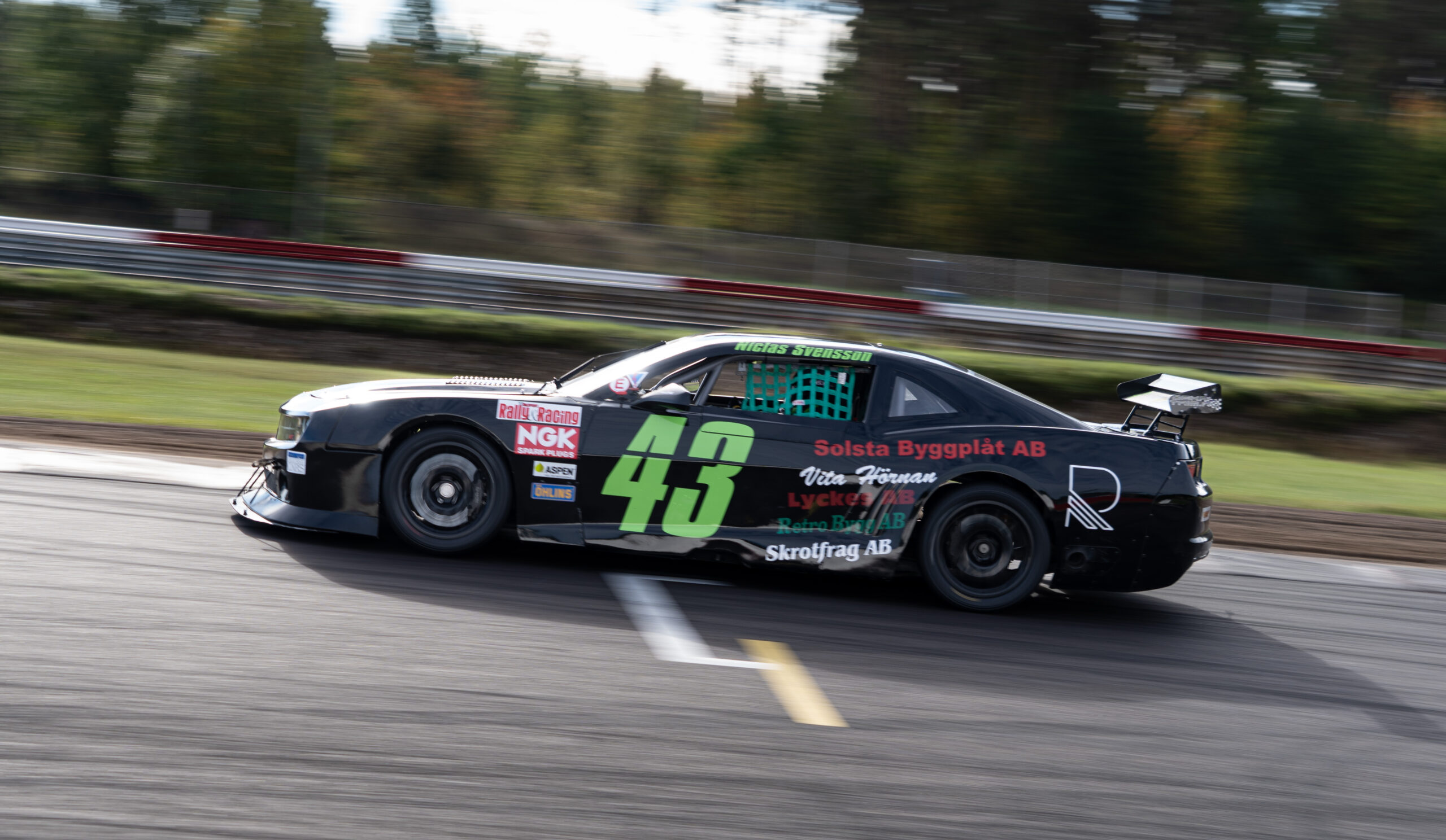Nicke Svensson ny juniormästare i V8 Thunder Cars – V8 Thunder Cars
